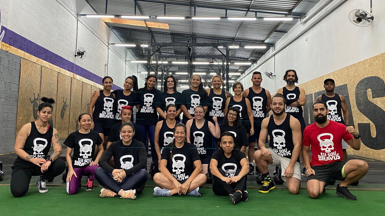 Bravus Race Fire 2023 - 8km +20 Obstáculos - YouTube