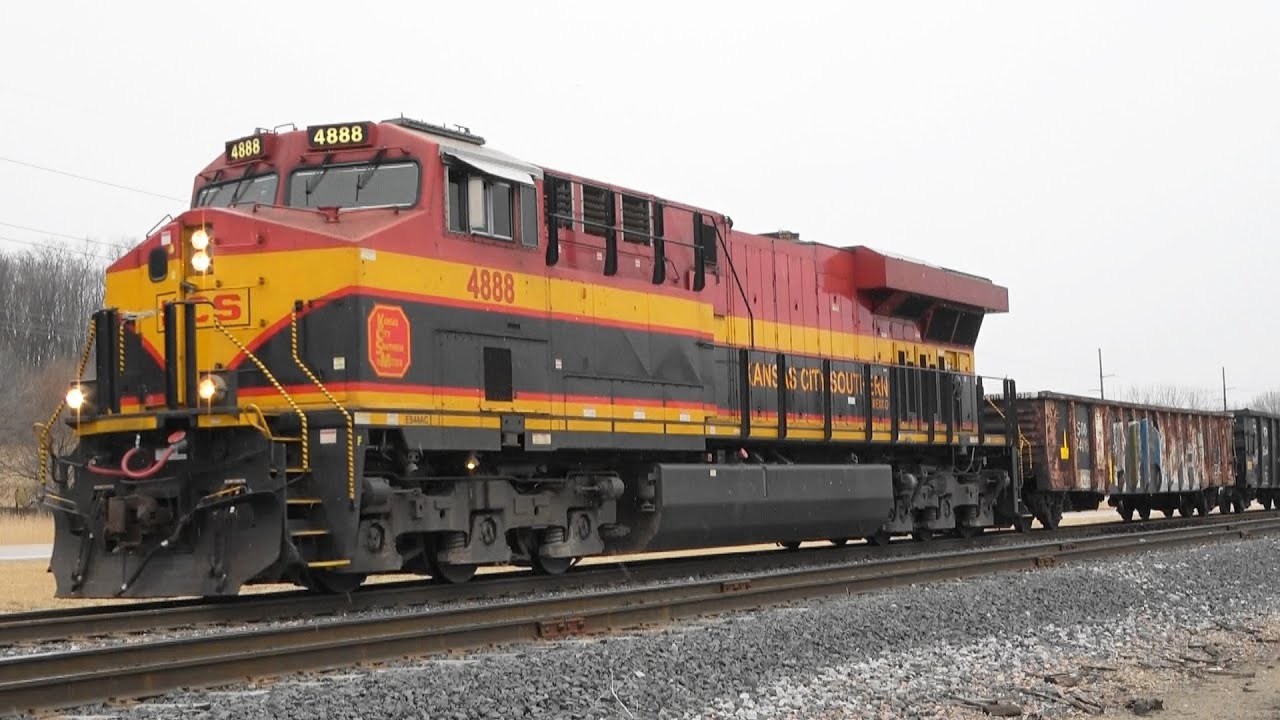 KCSM 4888 Leads a CP Freight, Davenport, IA 3/10/22 - YouTube