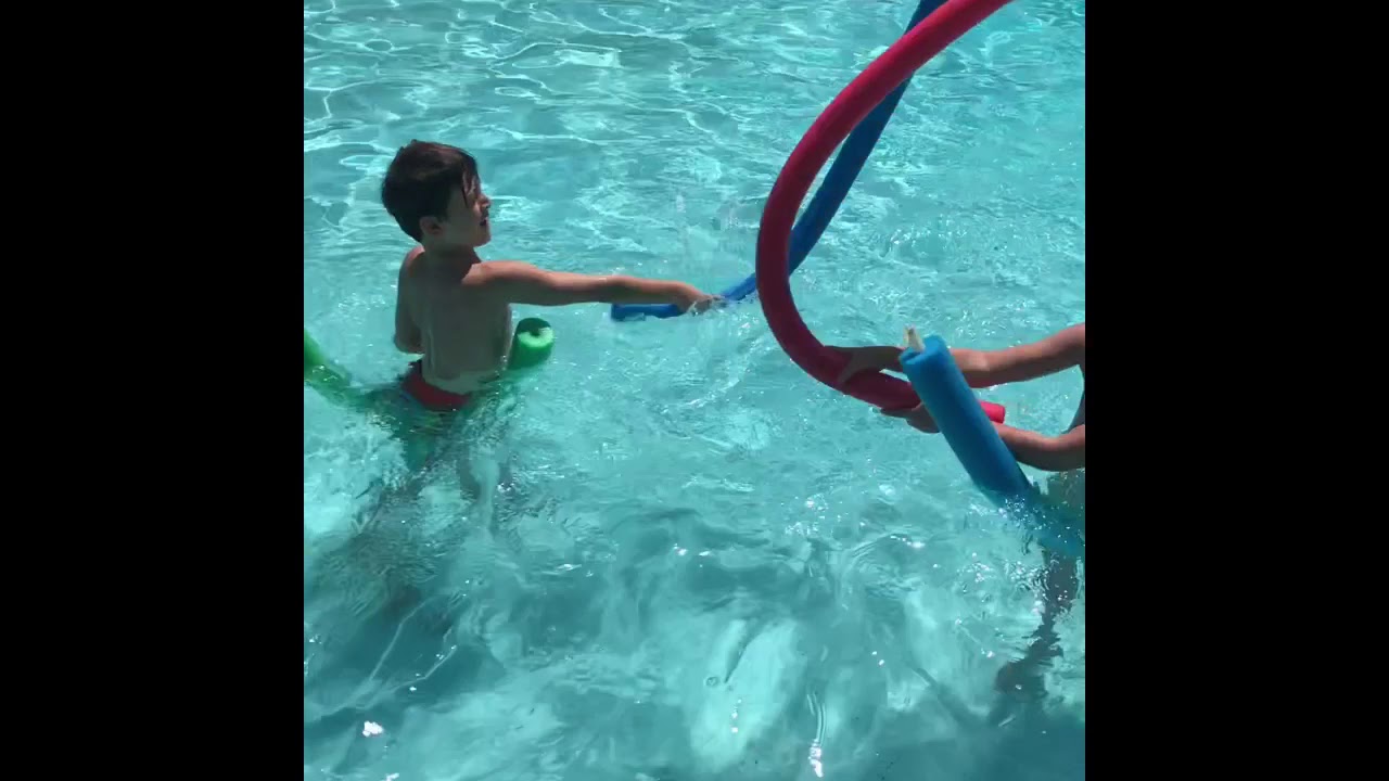 EPIC POOL NOODLE FIGHT - YouTube