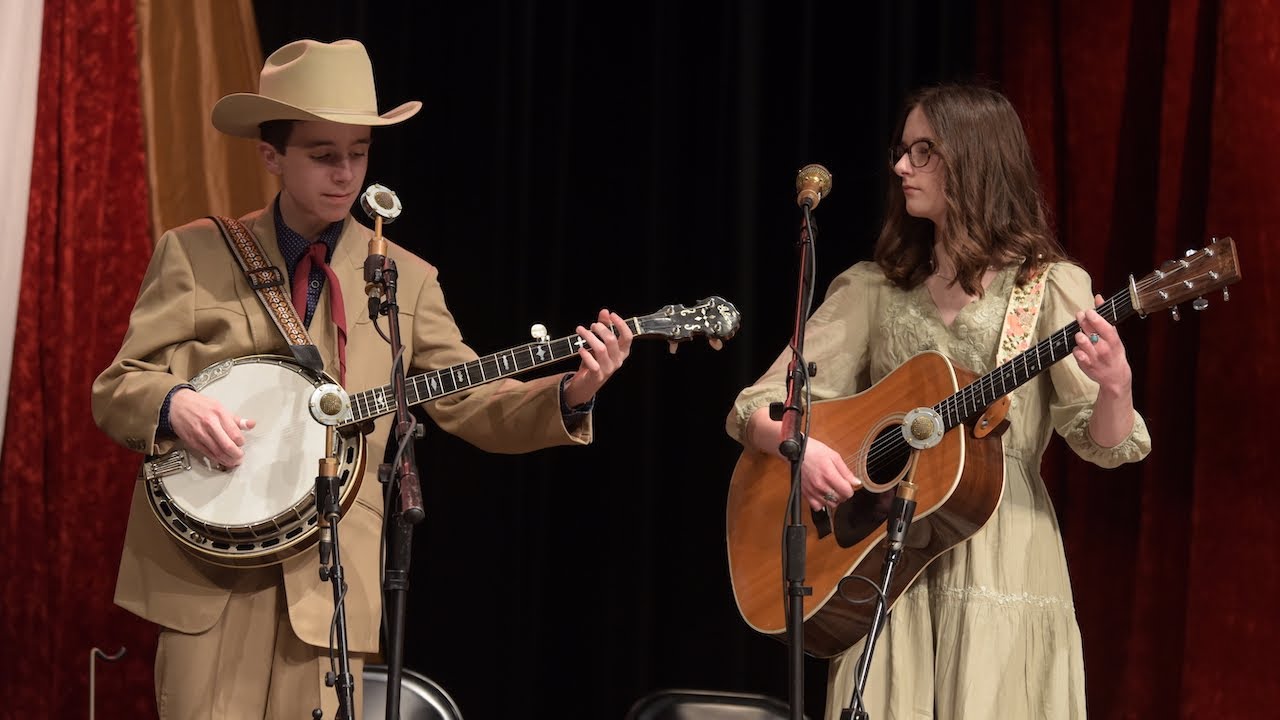 WoodSongs Kids Episode 12: Lily and Noah Goebel & Alex Davis - YouTube