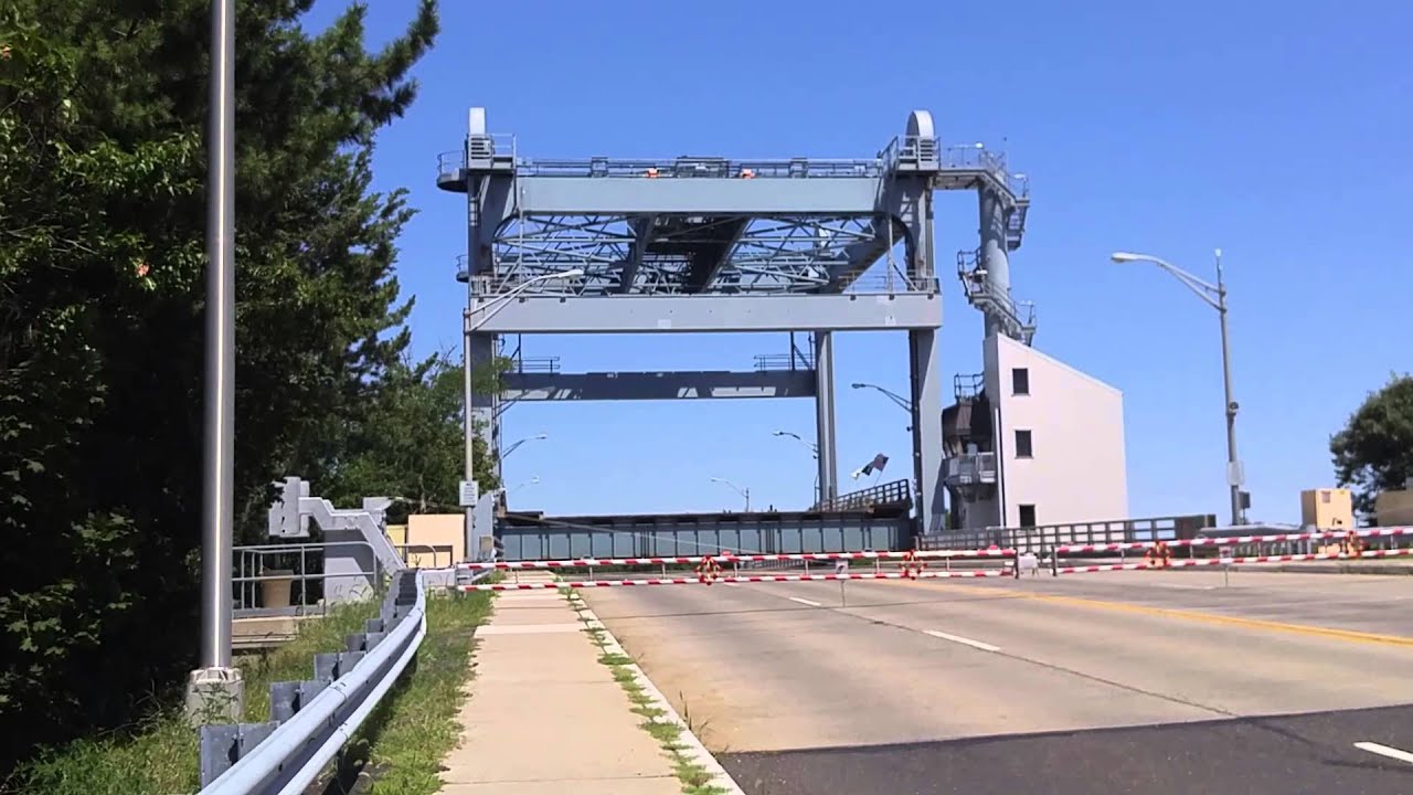 Bridge opened up - YouTube