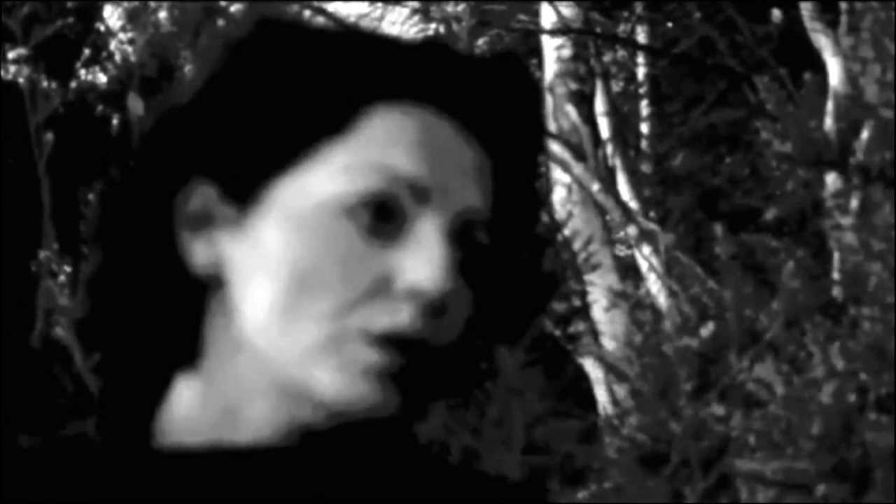 Jane McNamee Sings The Curragh Wrens - YouTube