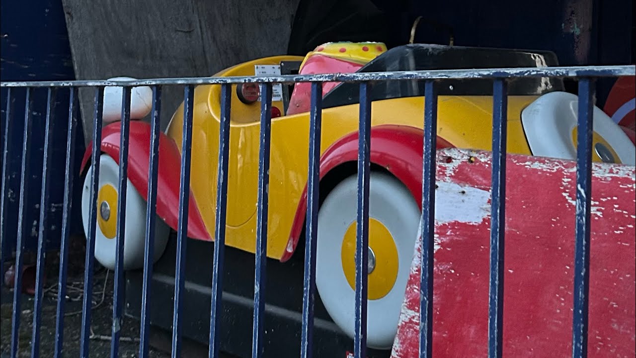 Exploring some old fairground rides and arcade machines - YouTube