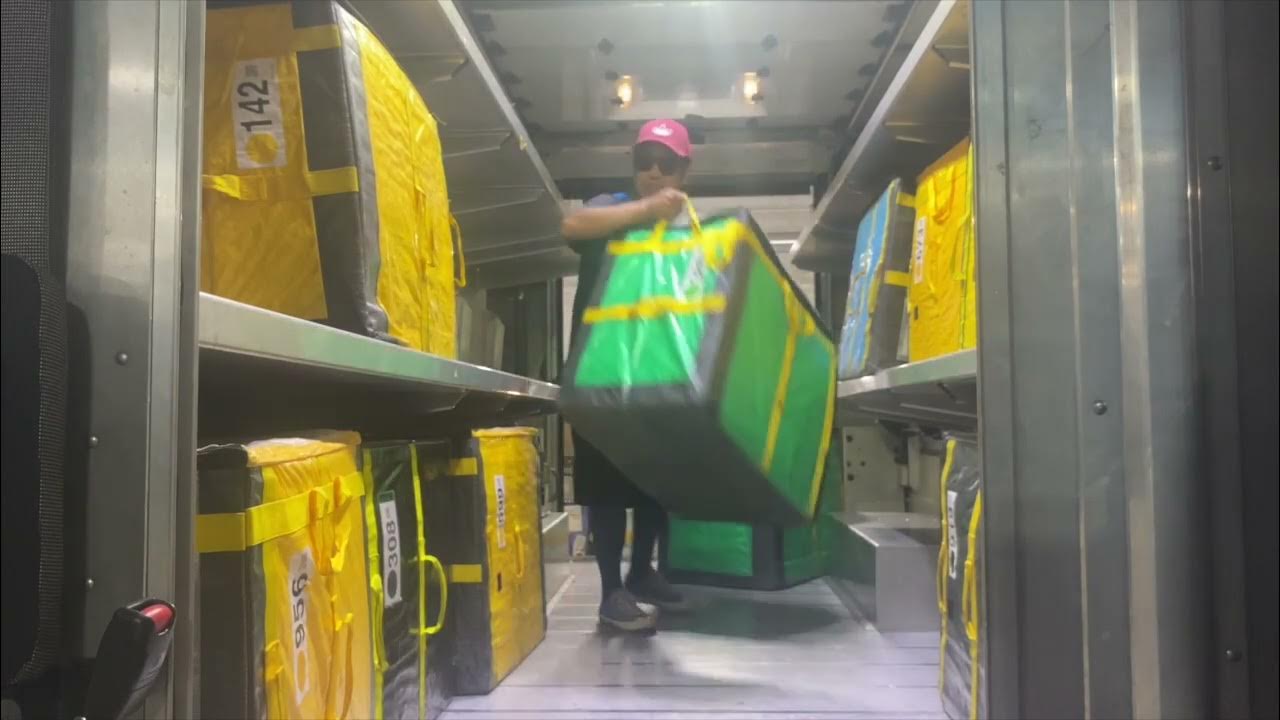 AMAZON DELIVERY STEP-VAN DRIVER LOADOUT VIDEO - 14 BAGS 19 OVERFLOW ...