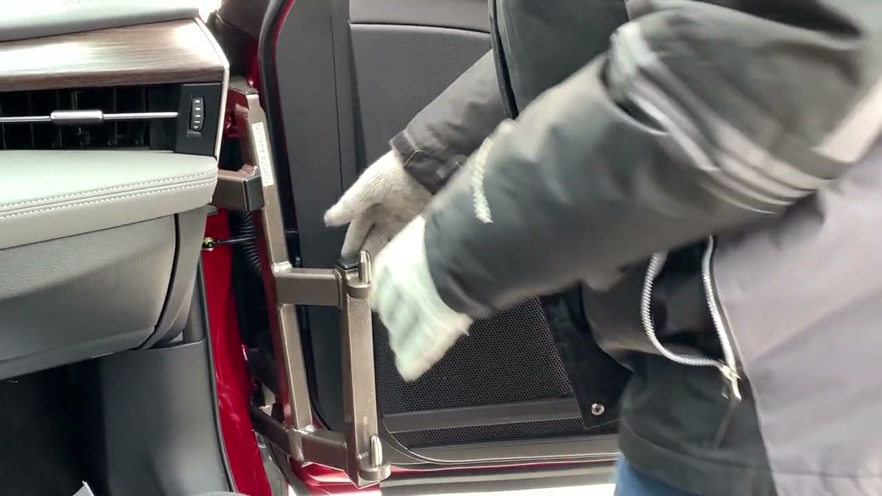 Multi-Lift | Placing the Speedy Bar Into a Toyota Avalon - YouTube