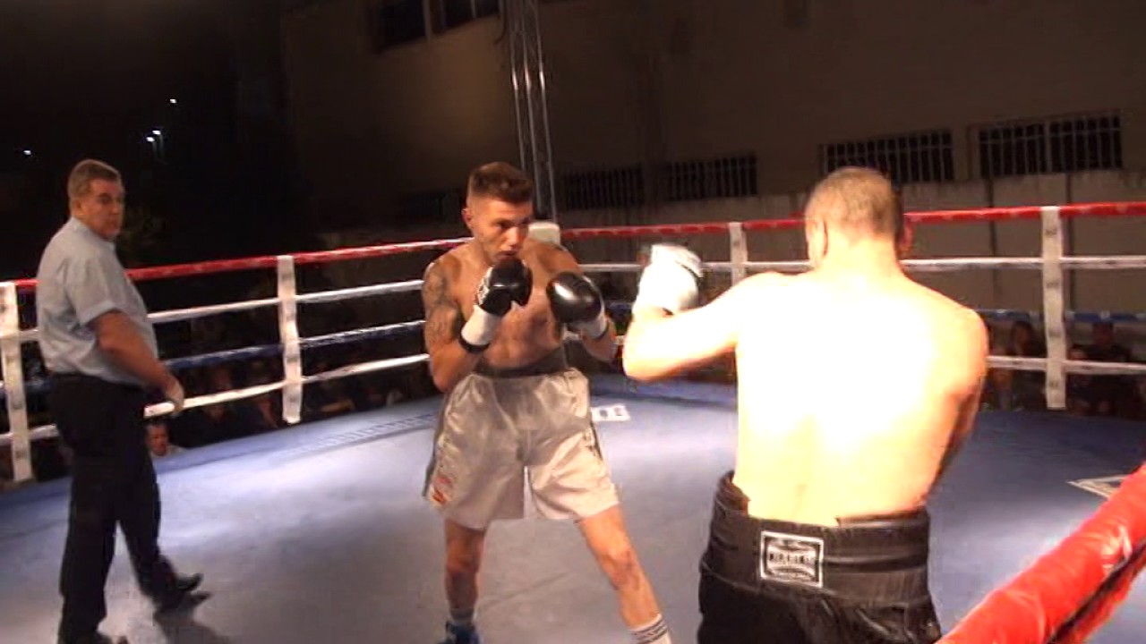 BOXEO: JORGE PINILLA VS JESÚS MORENO EN NAVALCARNERO - YouTube