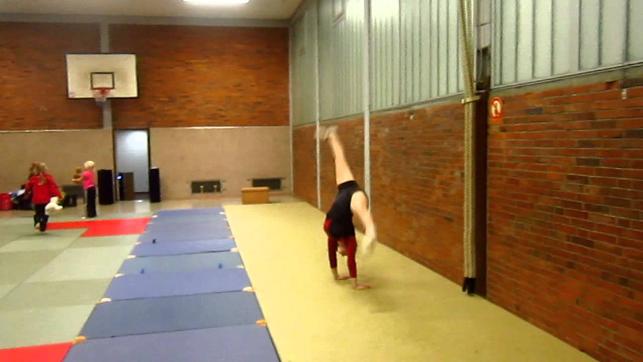 Mini Kelly - YouTube