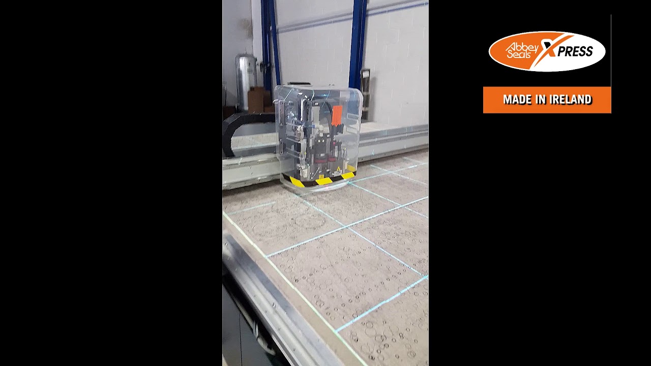 Atom Flashcut machine in action - YouTube