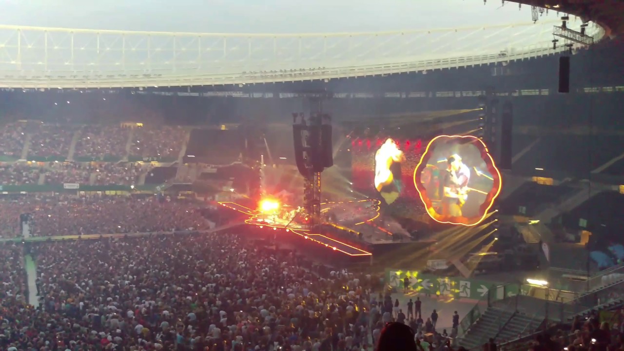 Coldplay - The Scientist(live) @ Happel Stadion, Vienna 2017 (A Head ...