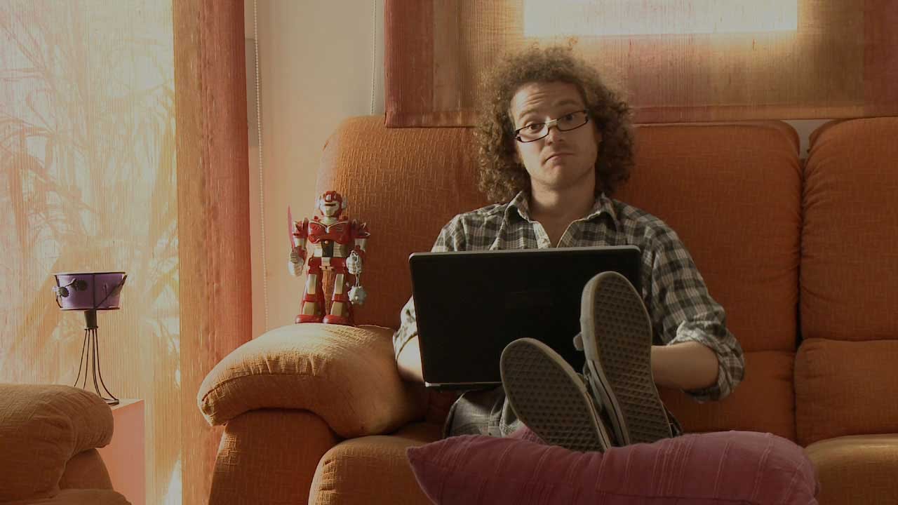 Paco, The Geek - LingusTV, learn Spanish by sitcom - YouTube