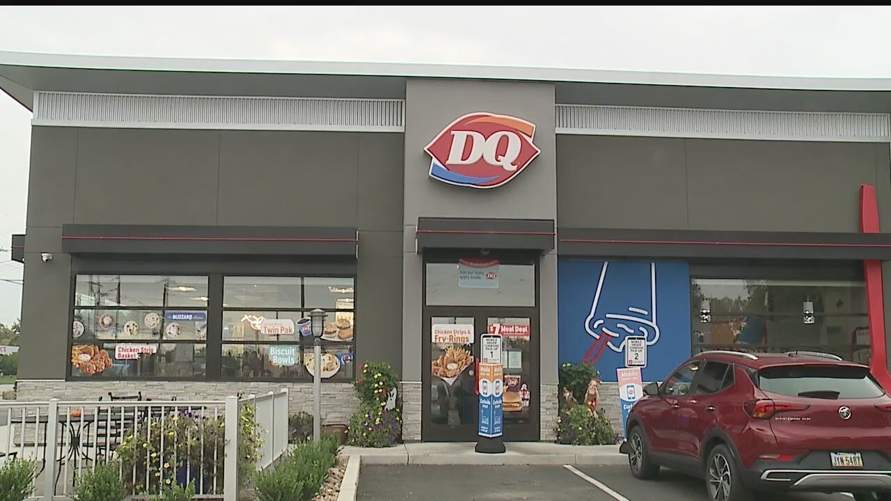 Local Dairy Queen owners, neighbors feuding over privacy issue - YouTube