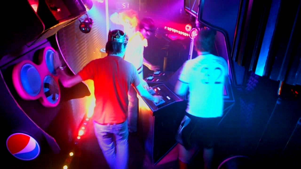 Pim in de Pepsi Remix Machine @ QDAY Festival 16:30 - YouTube