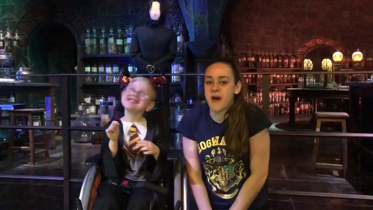 sign along with us - Wizard - Makaton - Harry Potter Tour warner bros ...