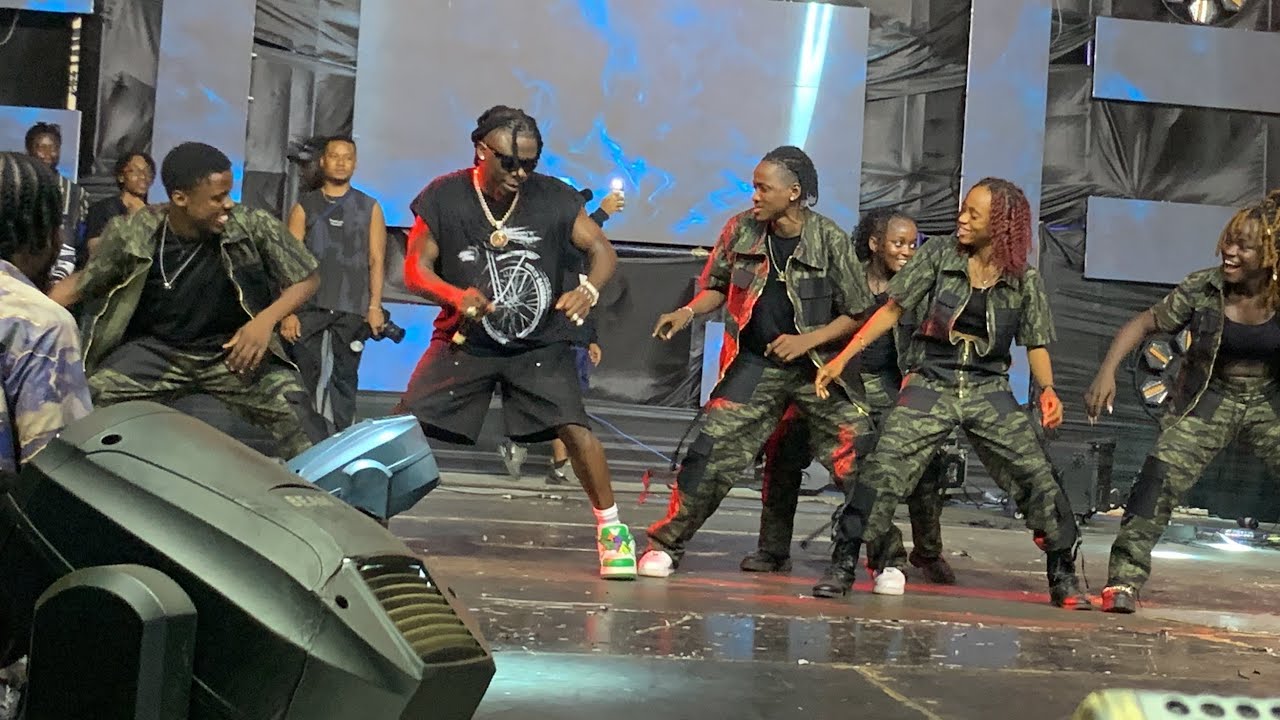Dance God & Militants Dance group Join Stonebwoy on Stage at Teen Rave ...