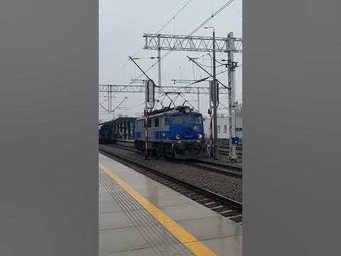 Podstawienie lokomotywy EU07 pod skład TLK Roztocze - YouTube