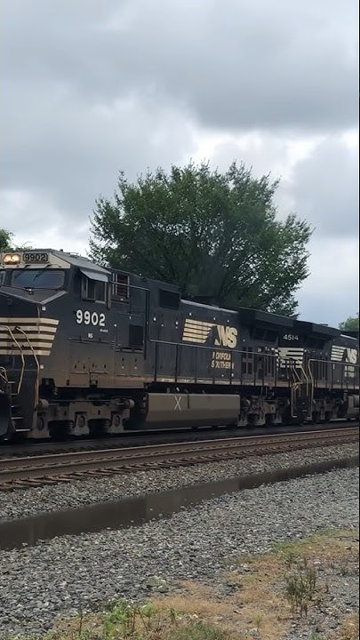 Ns 9902 and 4514 in Chesterton - YouTube