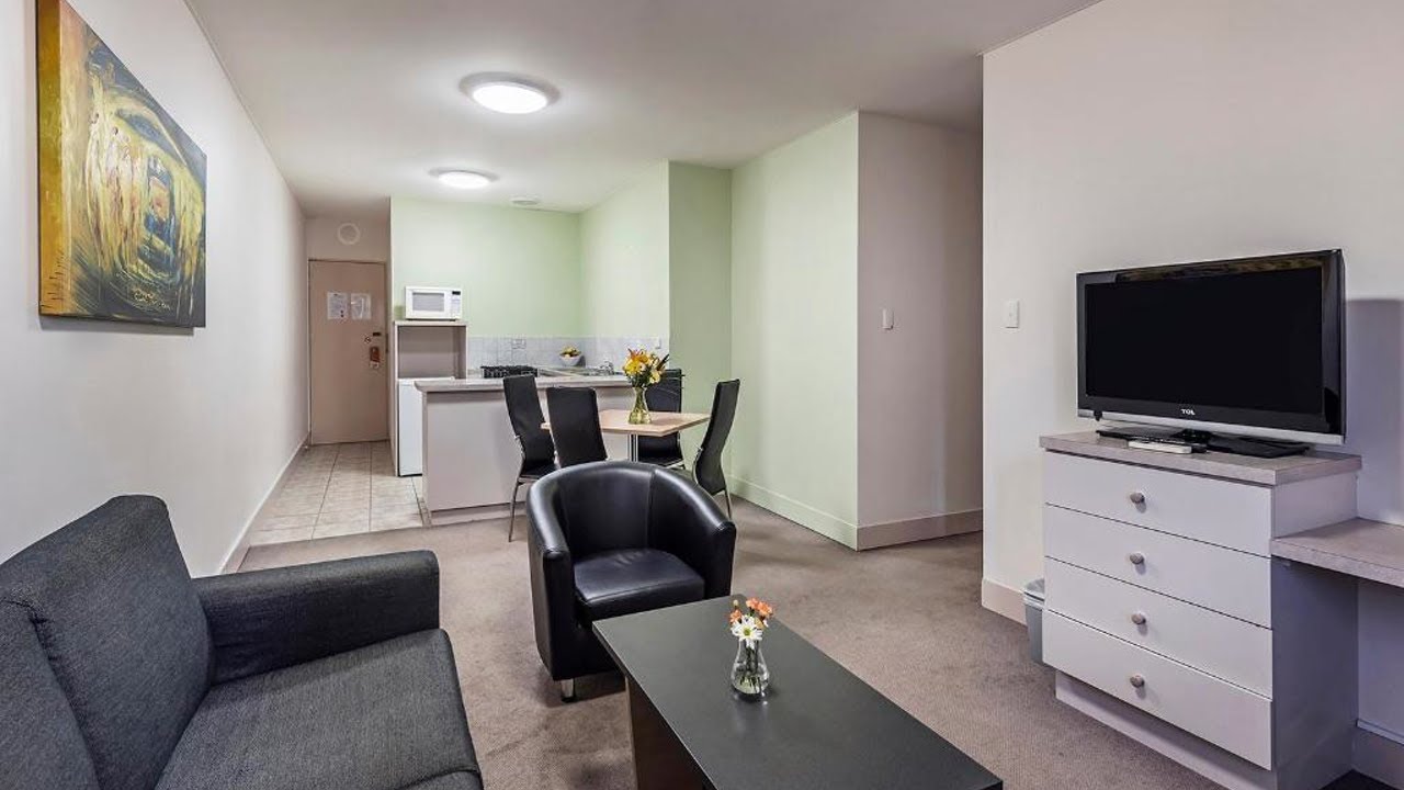 Review Comfort Inn & Suites Goodearth Perth - YouTube