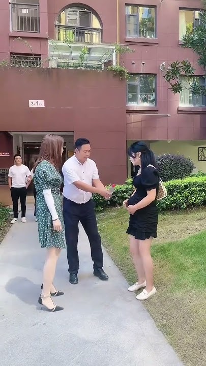 看人看品,助残扶弱都不会,这女朋友还能要吗?大家说助残扶弱转发过给身边的人劇情人生百態shorts Youtube