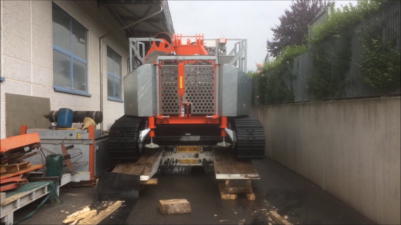 Loading the new tower yarder VALENTINI V1000/M/3/R - YouTube