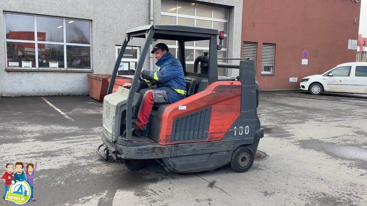 Dieselkehrmaschine Hako Jonas 1500 D - YouTube