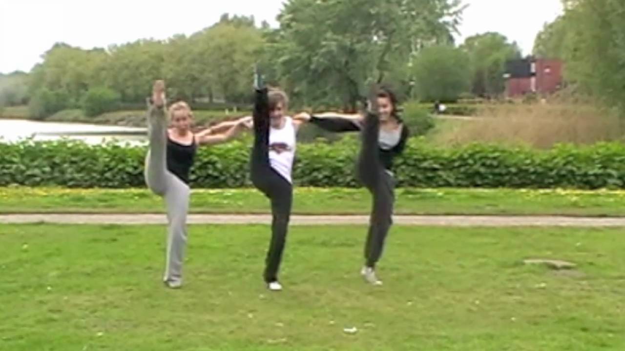 Diamonds Dallas Cowboy High Kick Attempt - FAIL - YouTube