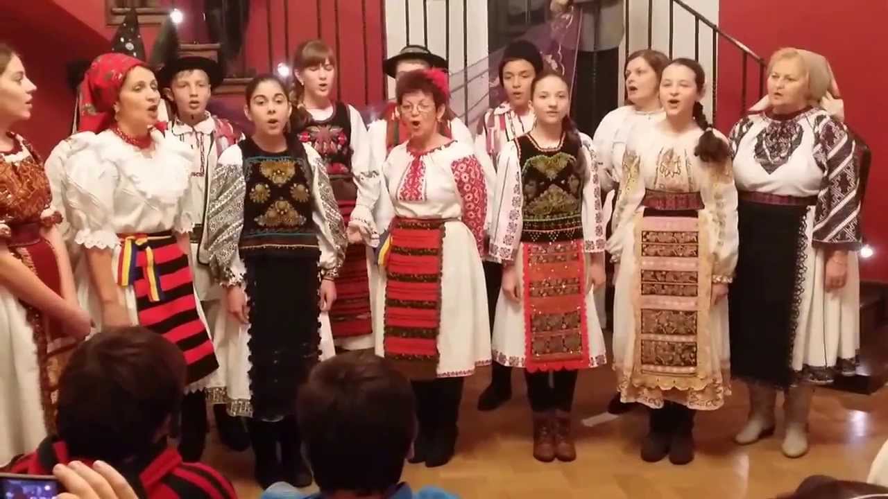 Colindatori romani la Przemyśl (Polonia) - YouTube