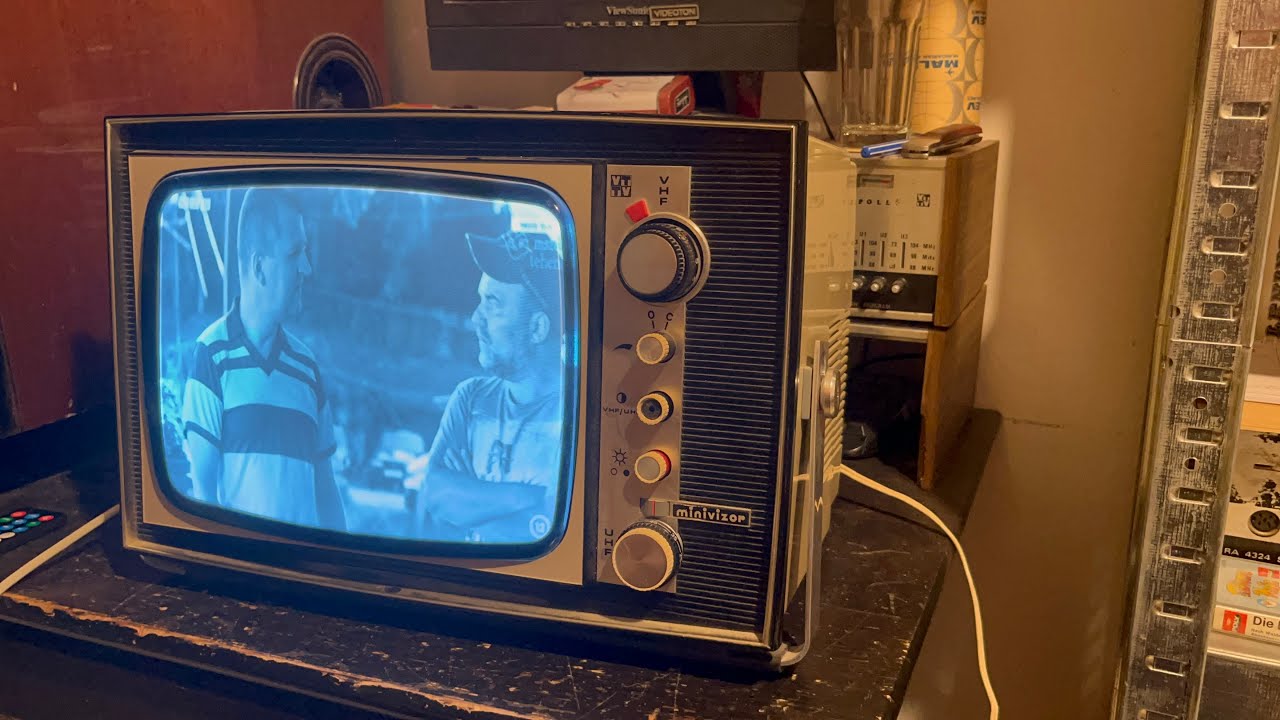 Revisiting the Vintage Hungarian Portable TV set Videoton Minivizor TT ...