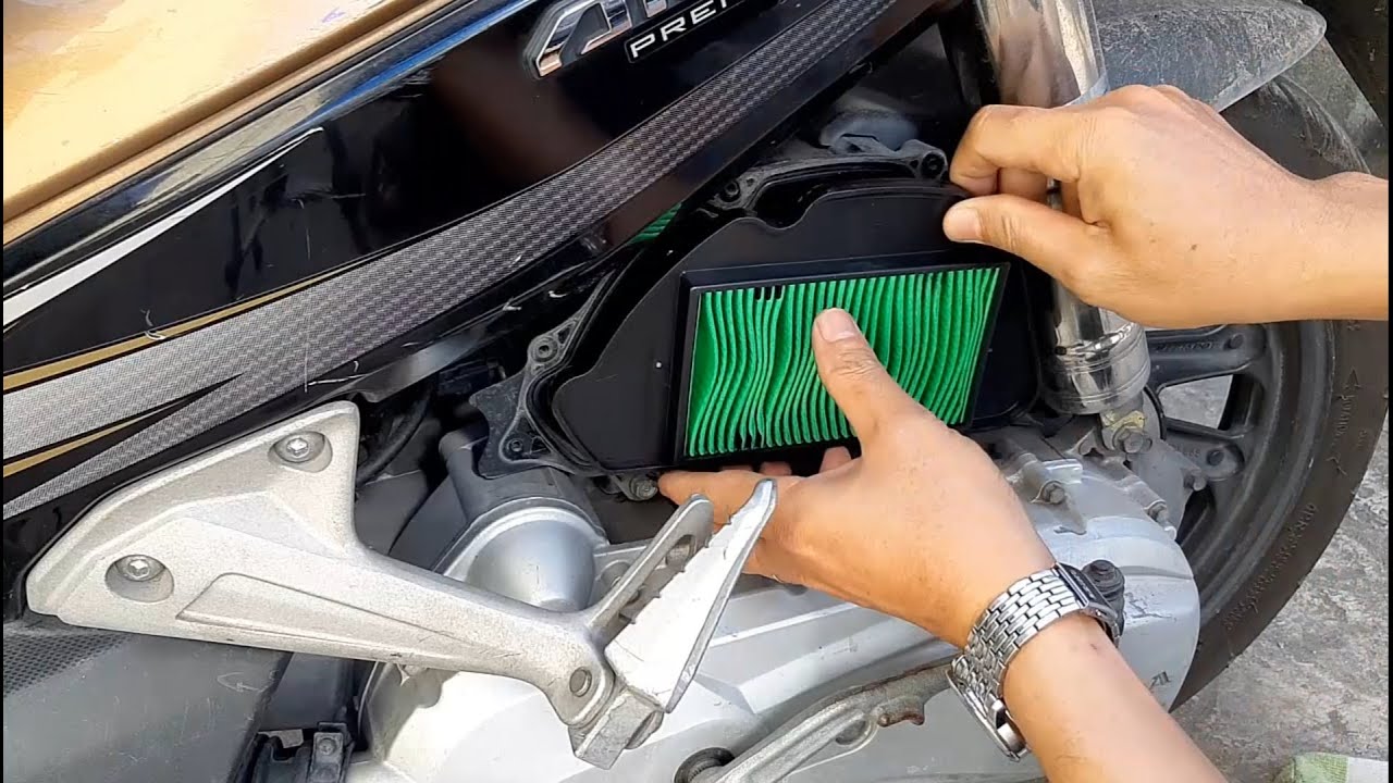 Hướng Dẫn Thay Lọc gió Xe Tay Ga Xe AIR BLADE - YouTube
