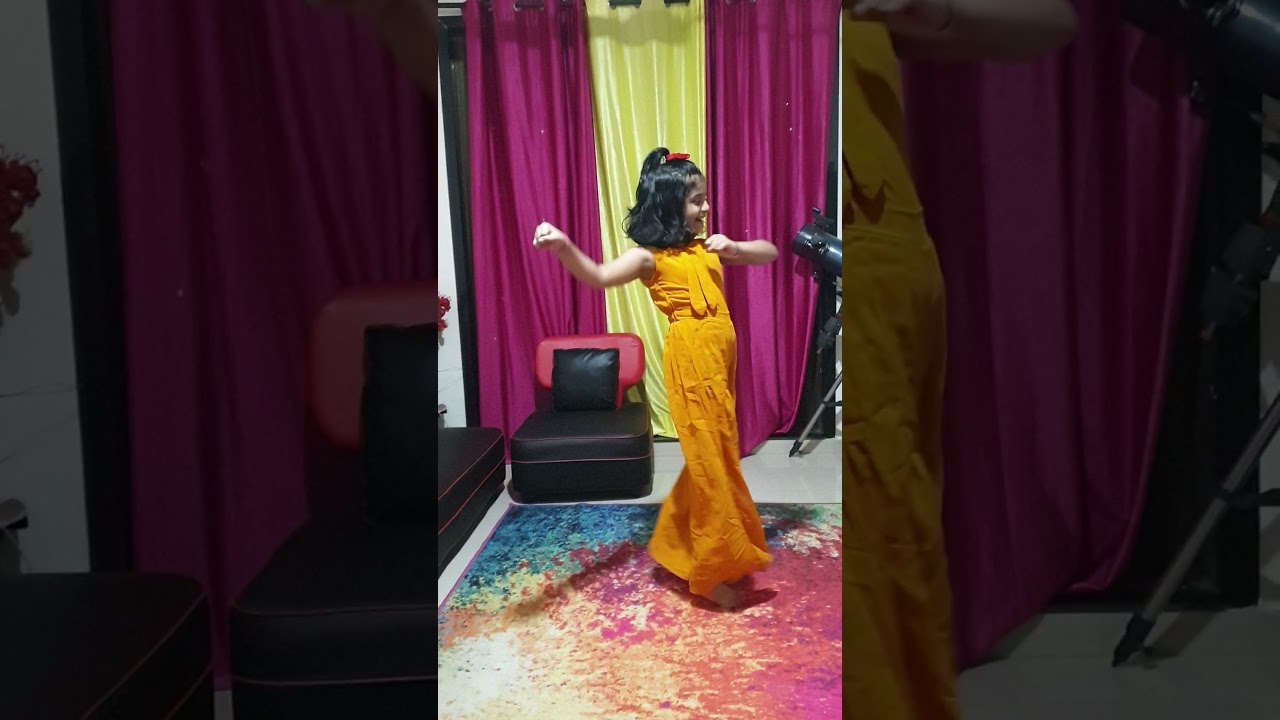 Manike Mage Hithe # Manhari Sukumari Song 🎵 Dance by Saanvi Mahajan ...