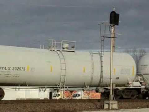 BNSF 4407-BNSF 4559 East manifest..wmv - YouTube