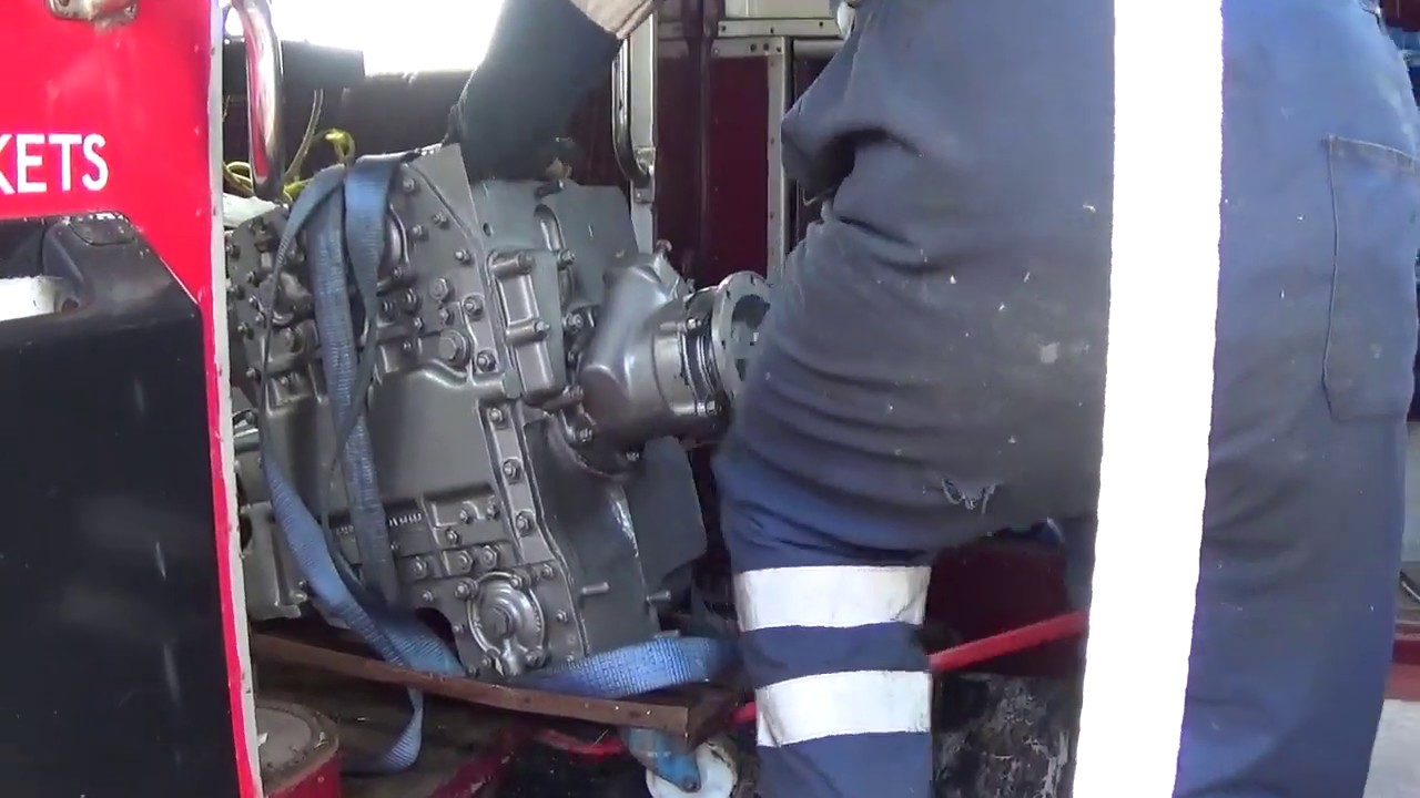 How to change a gearbox on a London Transport Routemaster bus--Pt 6 ...