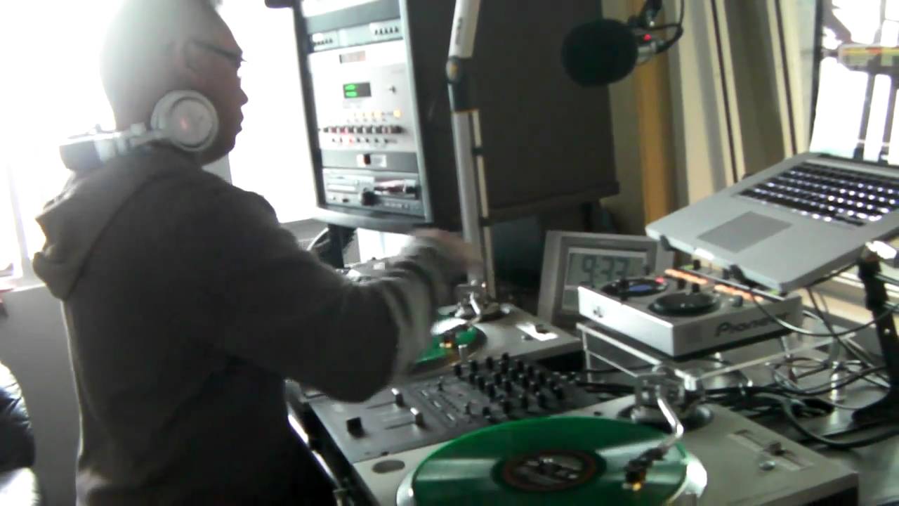 DJ E man Mickey Fickey Mix on BBN Mar 3 2011 Pt 2 - YouTube