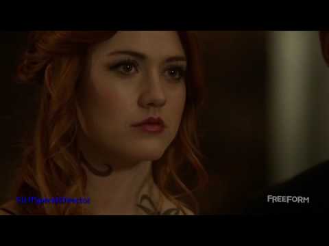 Shadowhunters 2x08 ~ Magnus finds out that Clary owns pure angel blood. Clary and Simon kiss