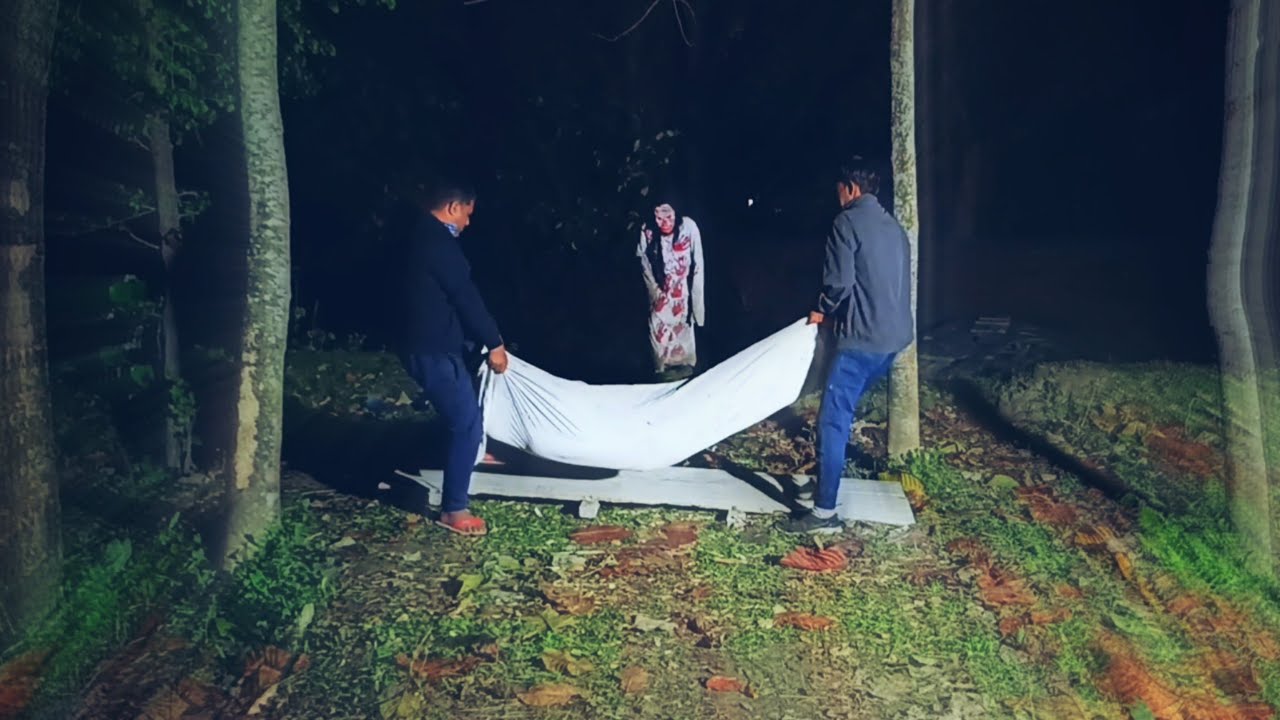 Dead body prank - Real Scared deadbody prank at night - prank pocong ...