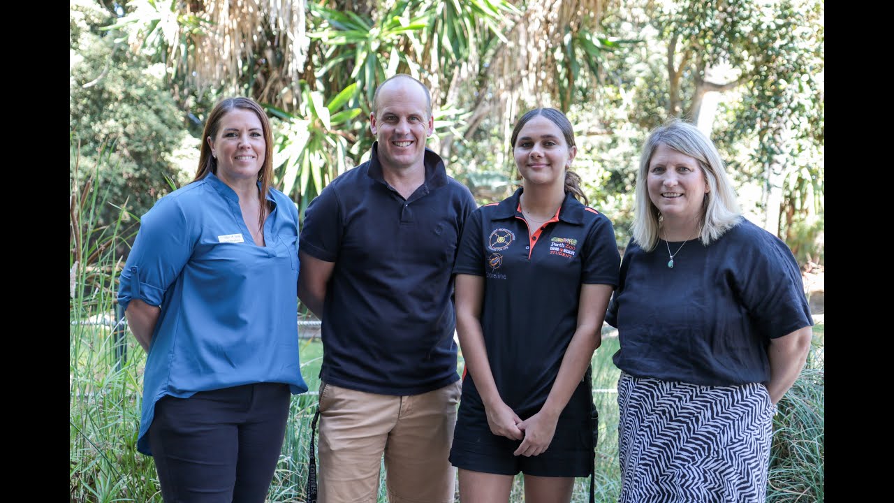 Perth Zoo traineeship program redefines approach to learning - YouTube