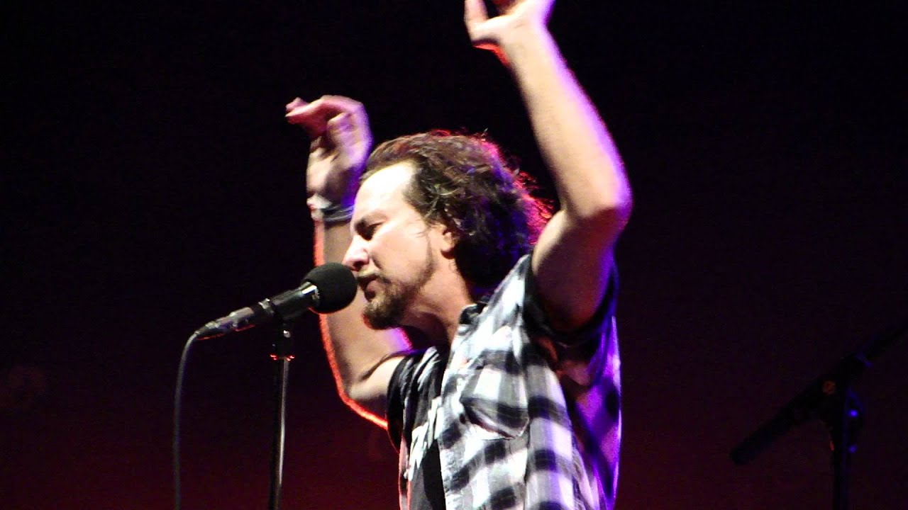 Pearl Jam - Footsteps (Live in Curitiba - Brazil 2011) HD - YouTube