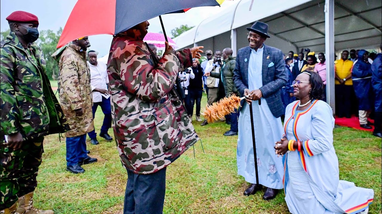 Museveni meets Lango Paramount Chief (Won Nyaci) Moses Odongo Okune and ...