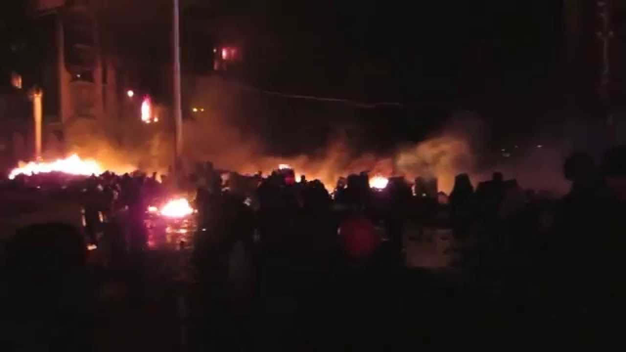 Euromaidan Protesters Fight With Riot Police In Kiev Ukraine - YouTube