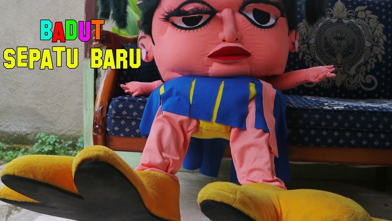 Badut Mampang Beli Sepatu Baru - YouTube