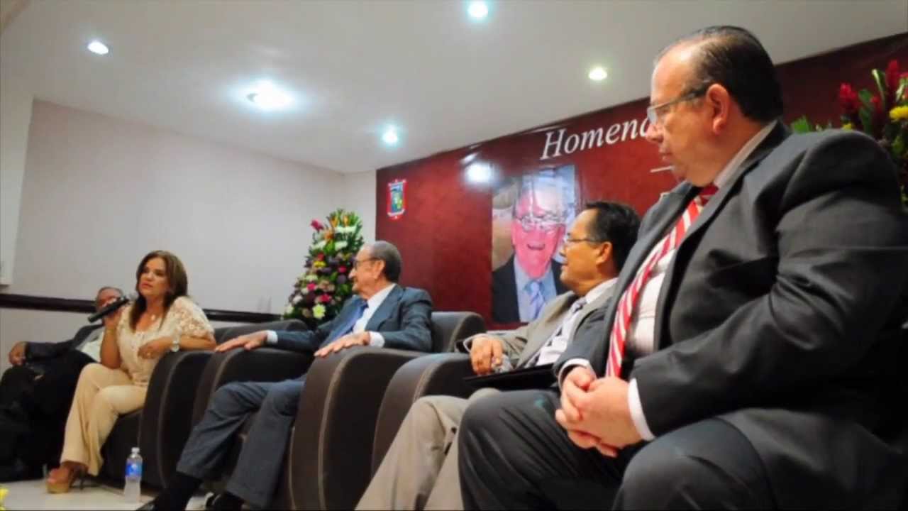 Reconocen a Julián Camacho por su aporte a la literatura - YouTube