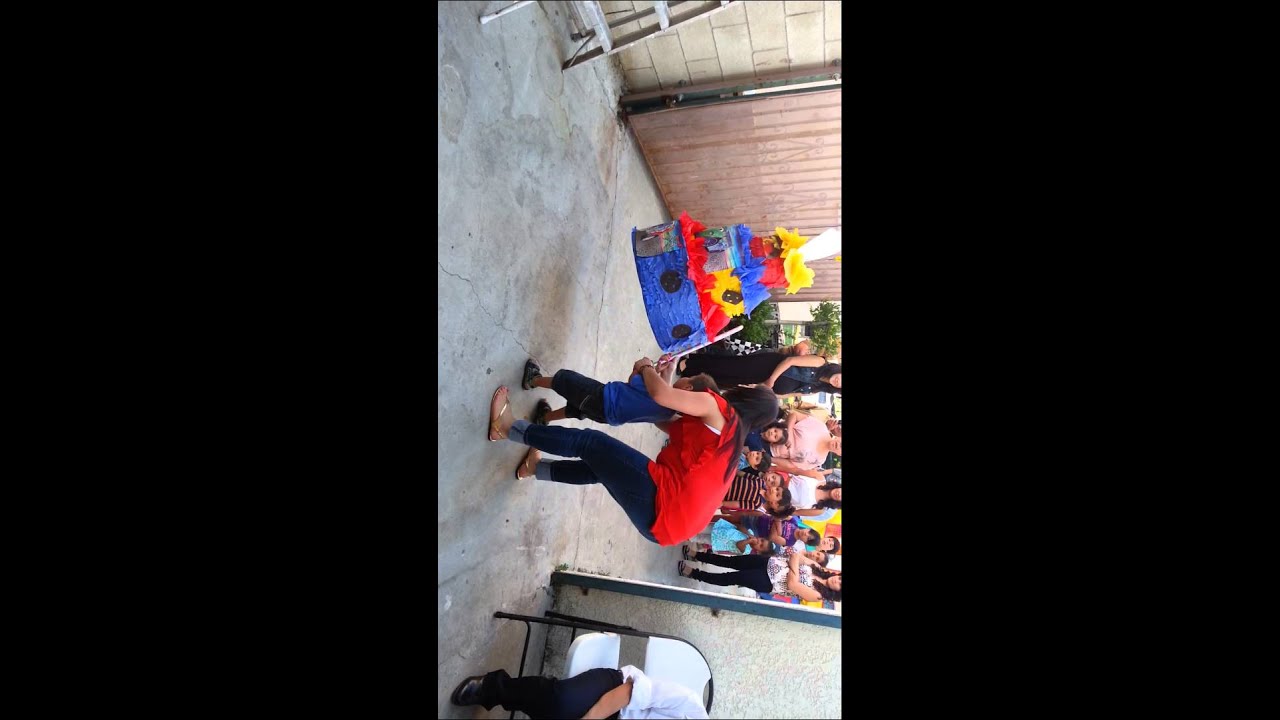 Breaking the piñata - YouTube