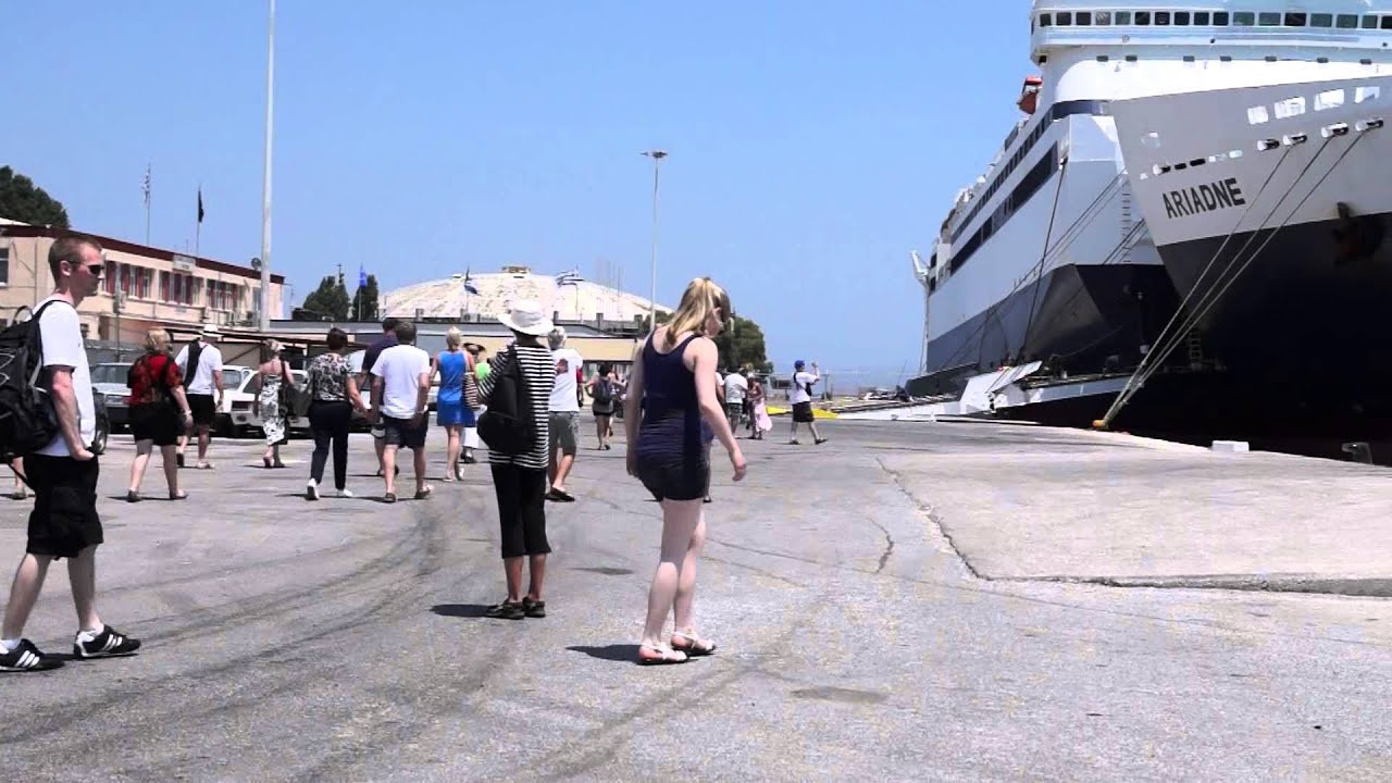 ΛΙΜΑΝΙ ΜΥΤΙΛΗΝΗΣ ΑΦΙΞΕΙΣ ΚΡΟΥΑΖΙΕΡΟΠΛΟΙΩΝ - YouTube