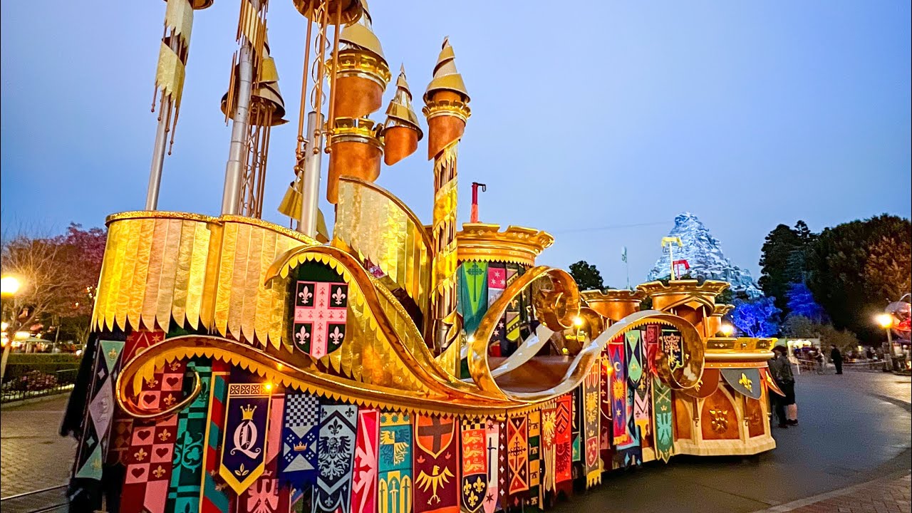 [4K] Magic Happens Parade Float Breaks Down! - Up Close Looks at Finale ...