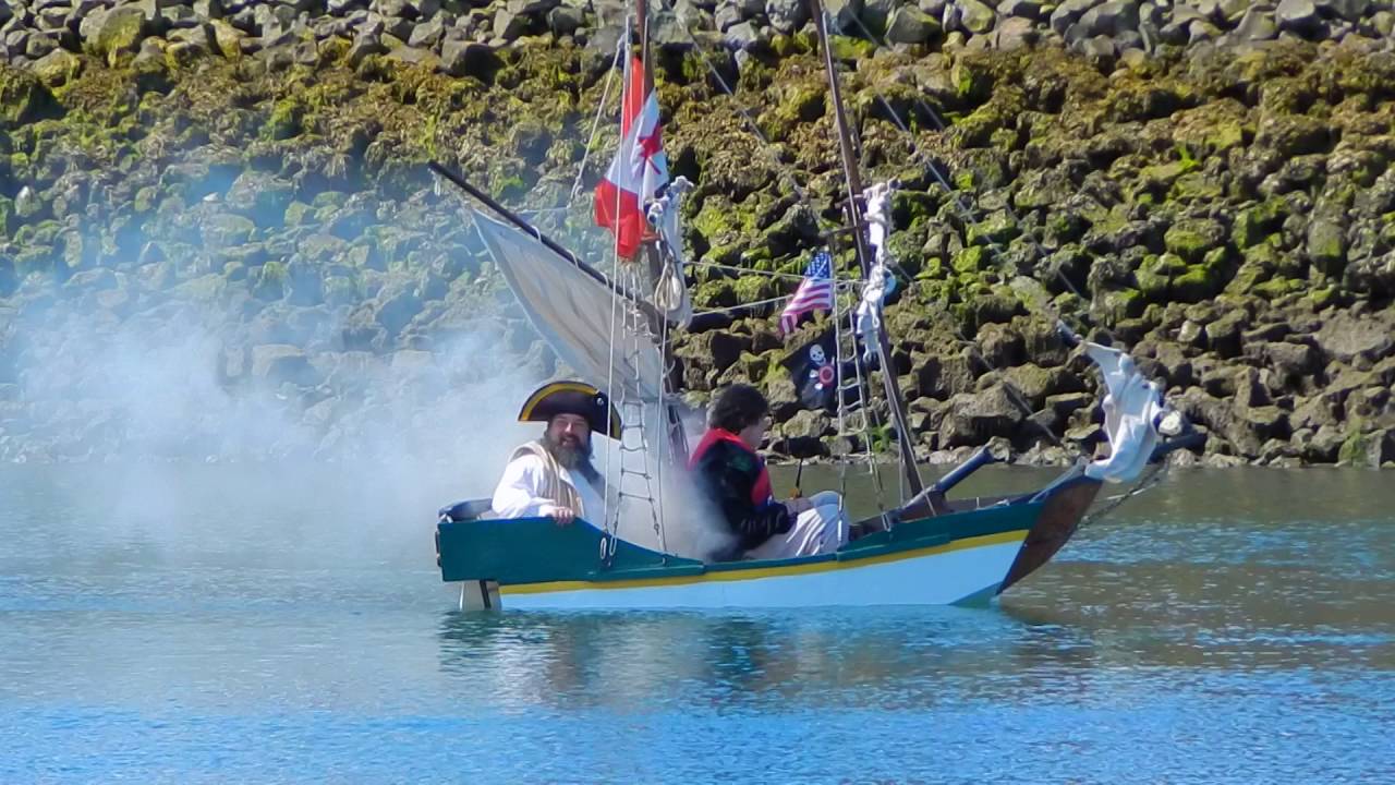 Shady Isle Pirates putting on a show at Rusty Scupper Pirate Daze - YouTube