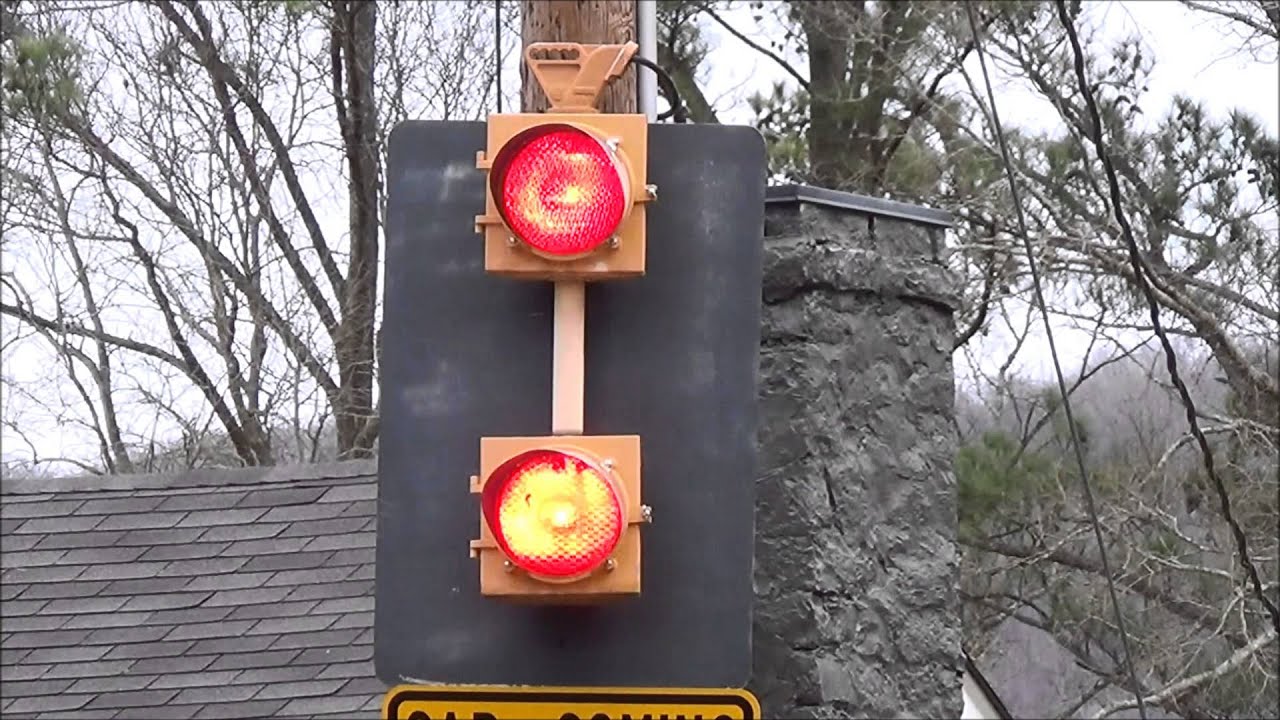 8 inch Econolite Double Beacon - YouTube