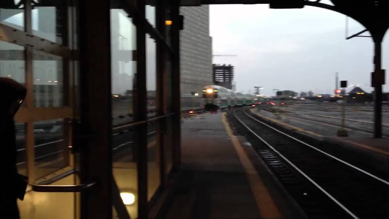 VIA F40 Rebuilt 6441 and GO Cab Car 204 arriving at Union Station - YouTube