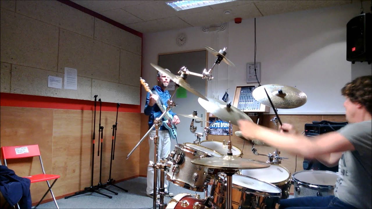 Left handed vintage 70's Fender Jazz Bass and DW short stack collectors ...