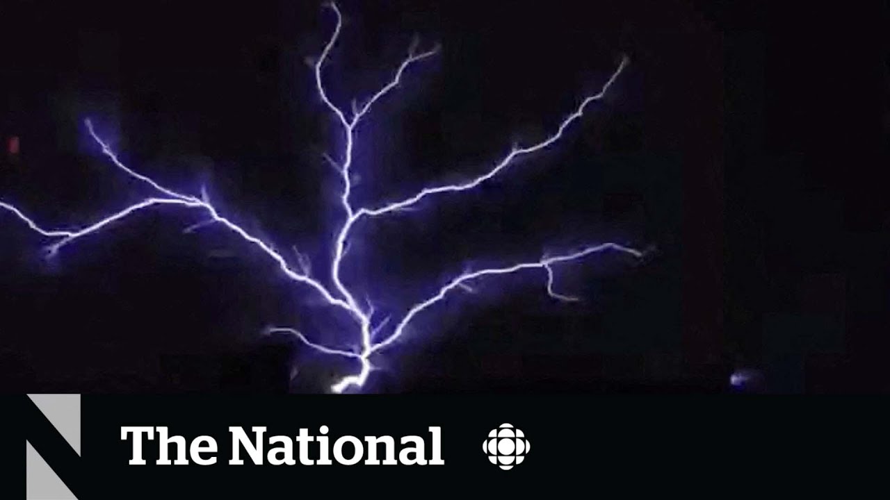 #TheMoment a rare St. Elmo's fire phenomenon was caught on video - YouTube