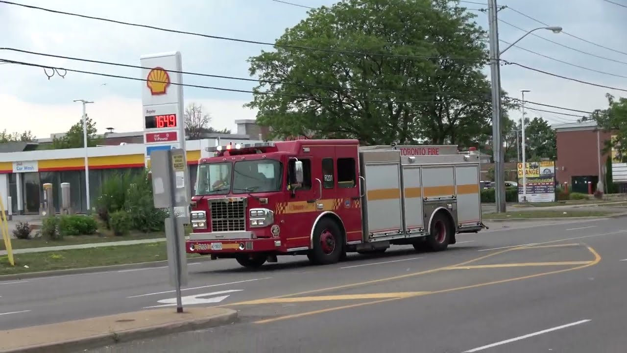 (HORNS) Toronto Fire Rescue 231 Aerial 231 & Car 23 Responding - YouTube