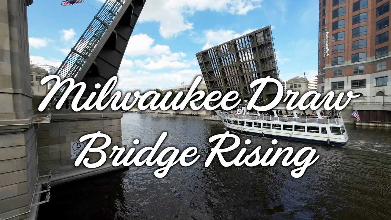 Milwaukee Draw Bridge Rising and Lowering - YouTube